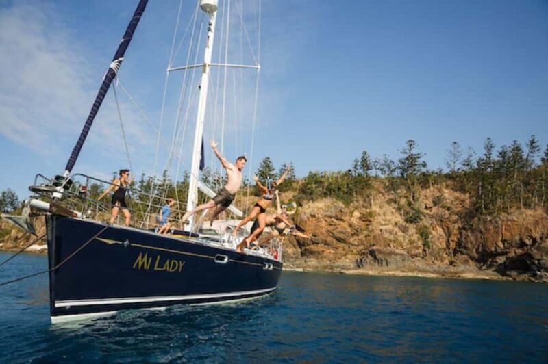 South Molle Island Whitsundays: ideal for cruise ships - Setting out on a Scenic Sail from Airlie Beach