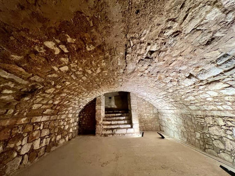 Southampton: 2 Hour Guided Walking Tour with Medieval Vaults - Key Points  