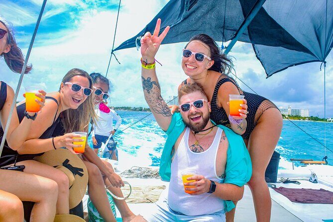 Splendid Isla Mujeres Catamaran: drinks and fun all day! - An In-Depth Look at the Experience