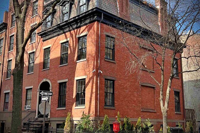 Splendor and Scandal in Brooklyn Heights: A Self Guided Tour - FAQs