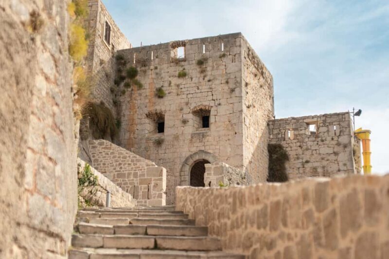 Split: Private tour to Klis Fortress and Vranjaa cave - Key Points