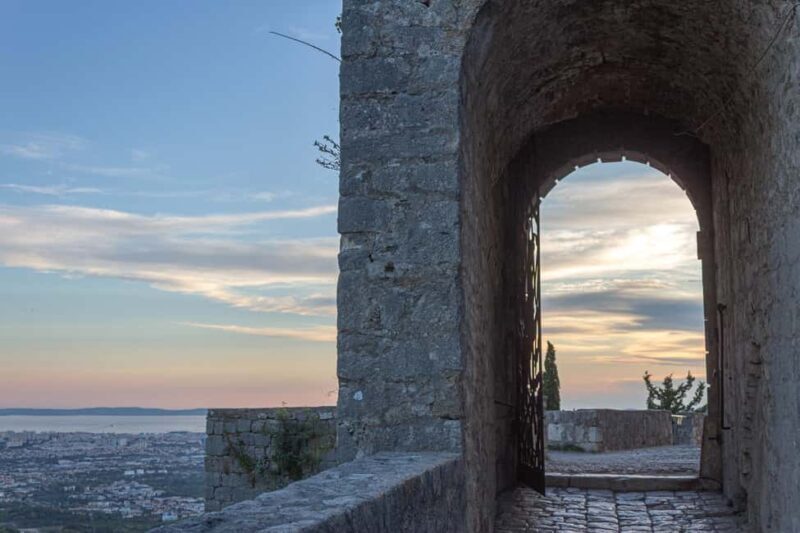 Split: Sunset at Klis Fortress with Sightseeing Bus - FAQ