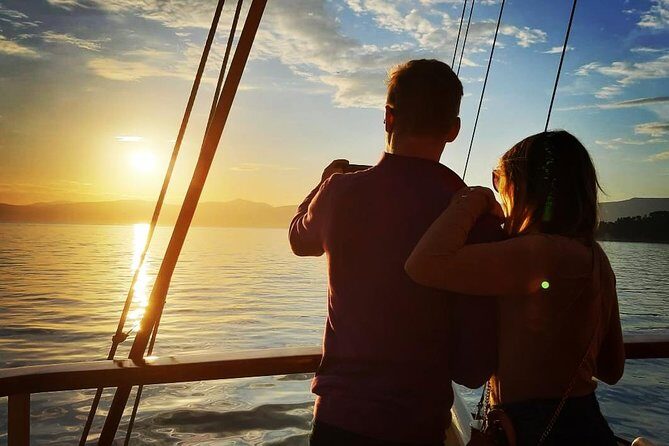 Split Sunset Cruise With Live Music - FAQs