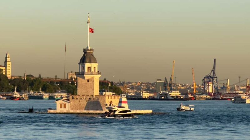 stanbul: Small-Group Sunset Cruise & Audio Guide w/Snack - The Setting: A Luxurious Yacht with a Personal Touch