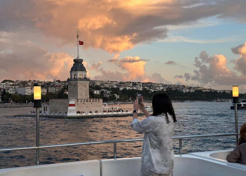 stanbul: Small-Group Sunset Cruise & Audio Guide w/Snack - The Views: Unmatched Photo Opportunities
