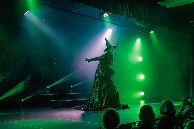 Stardust Variety Dinner Show - An Overview of What to Expect