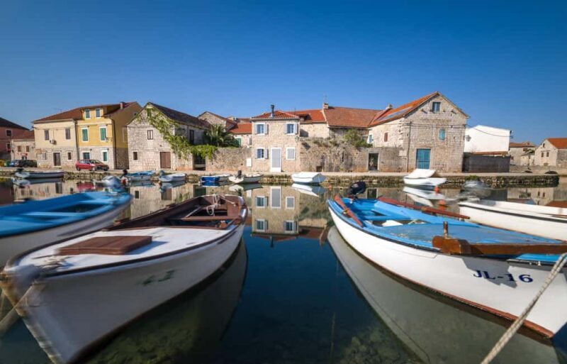 Stari Grad: Private Tuk-Tuk tour with Wine tasting - Who Should Book This Tour?
