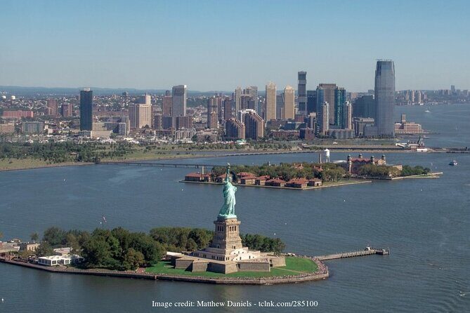 Statue of Liberty & Ellis Island: Private Half-Day Guided Tour - Why Choose the Statue of Liberty & Ellis Island Private Tour?