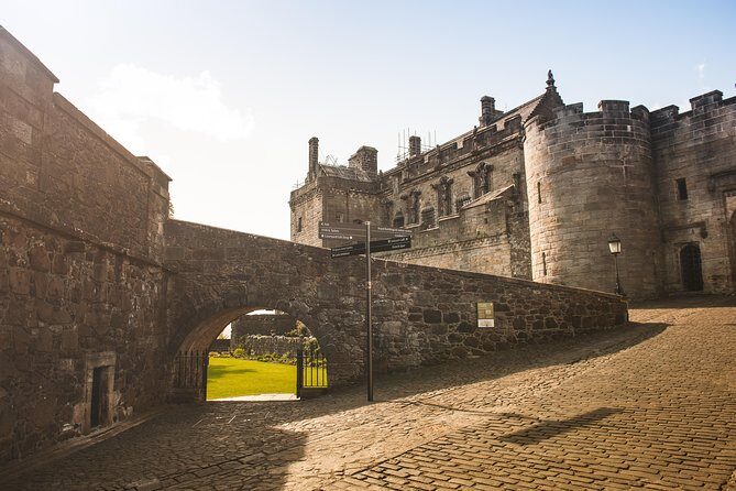 Stirling Castle, Loch Lomond and Cruise Day Tour from Glasgow - Exploring Scotland in a Small-Group Setting