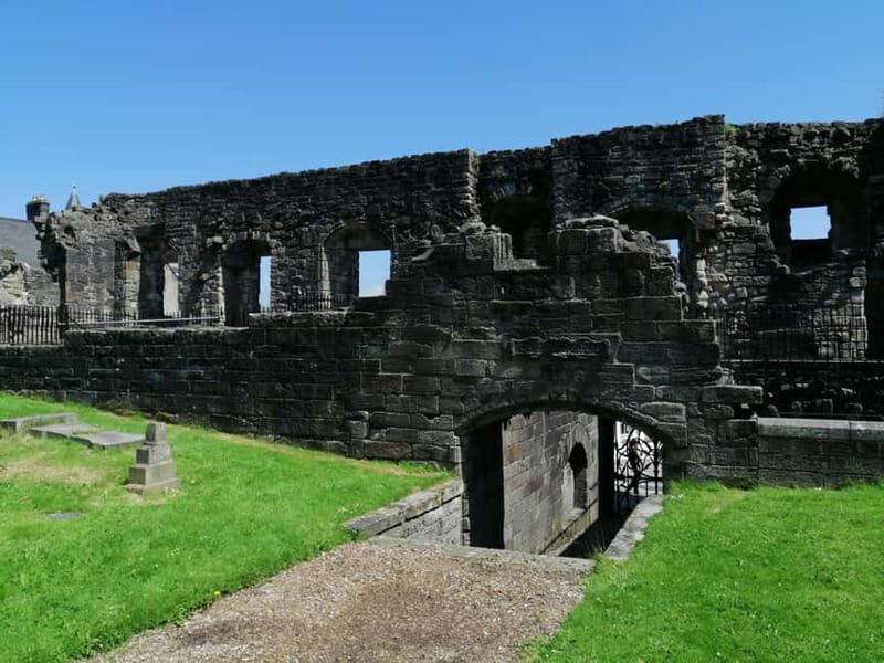 Stirling: Daily Guided Walking Tour with a Local Guide - Who Will Love This Tour?