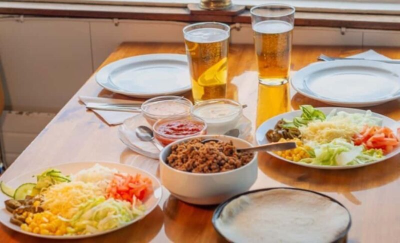 Stockholm All-You-Can-Eat Shrimp or Tacos Cruise & Livemusic - The Experience in Detail