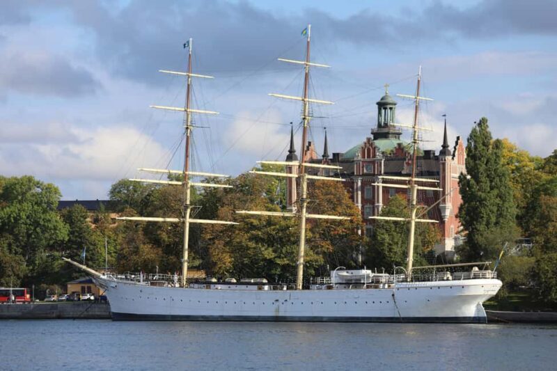 Stockholm City Center: Seaside Skeppsholmen Guided Tour - The Sum Up