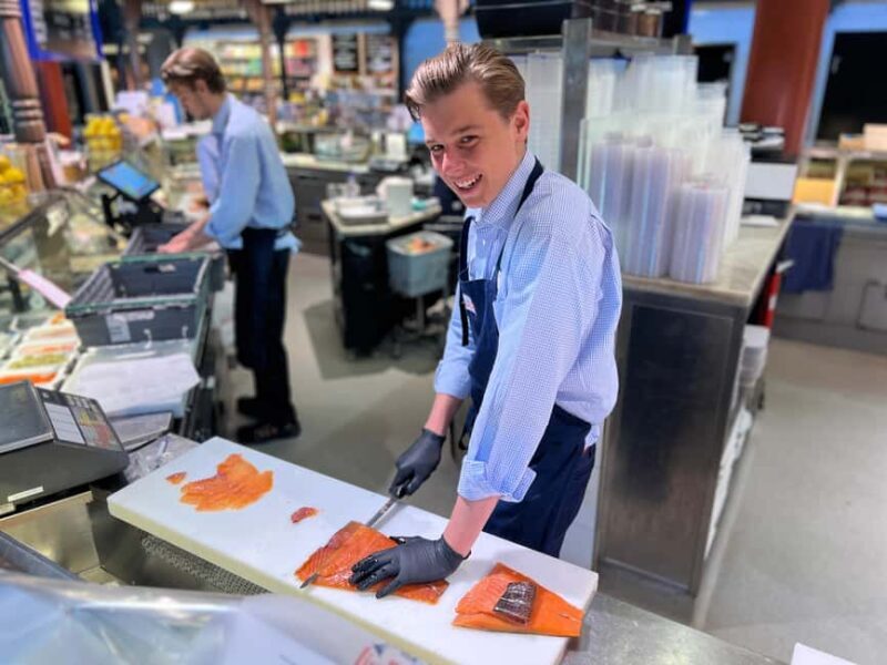 Stockholm: Old Town Food Tour of 7 Locals Favorites Tastings - Key Points