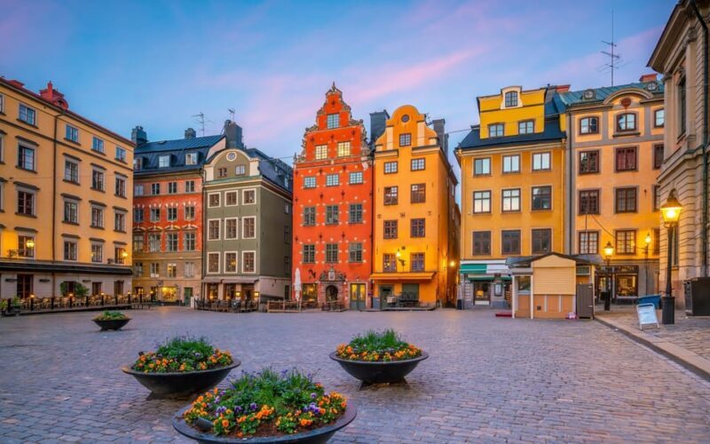 Stockholm: Old Town Highlights Private Walking Tour - Key Points