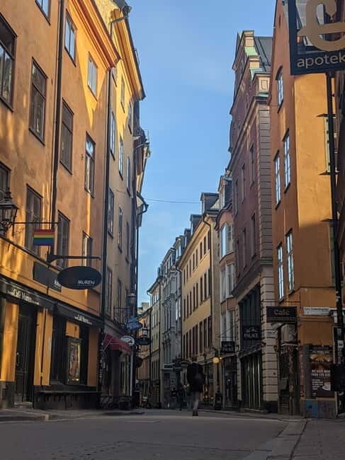 Stockholm Old Town Walking Tour: History & local Insights - First Stop: The Swedish Parliament on Helgeandsholmen