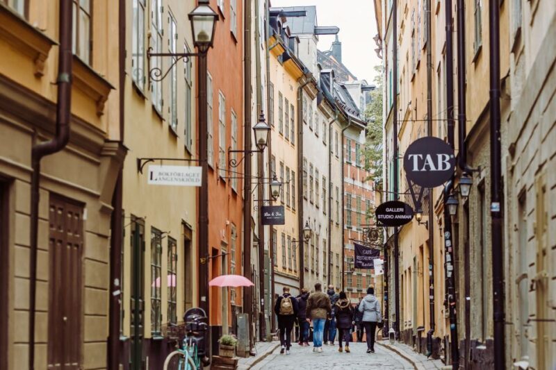 Stockholm Private Walking Experience with a Local Host 3-8hr - FAQ
