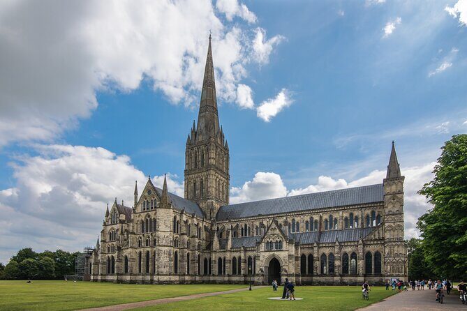 Stonehenge and Salisbury Cathedral Private Tour from Southampton - The Sum Up