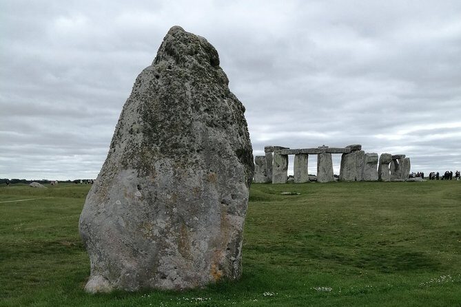 Stonehenge & Bath Private Day Tour from London - What Reviewers Say About the Guides and Experience