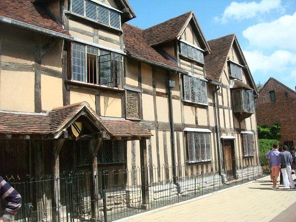 Stratford-Upon-Avon Audio Walking Tour: Shakespeare's Life - Key Points