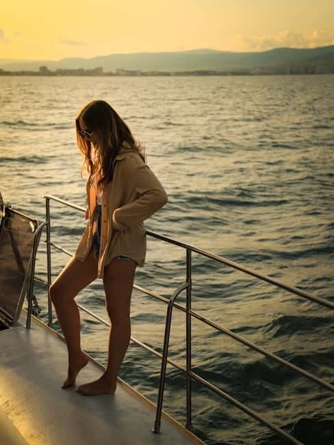 Sunny Beach: Sunset Catamaran Cruise with Dinner & Prosecco - Dinner and Drinks: A Gourmet Touch