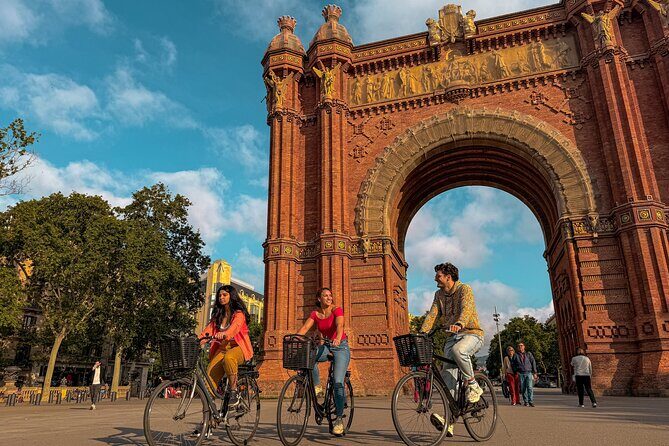 Sunrise Bike Tour: Barcelona Before the Crowds - Key Points