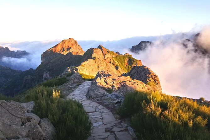 Sunrise Guided Hike PR1 Pico do Areeiro Pico Ruivo small group - FAQ