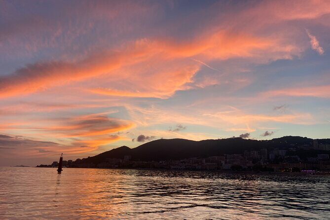 Sunset boat cruise with Aperitif at the Sanguinary Islands - The Experience’s Pros and Cons