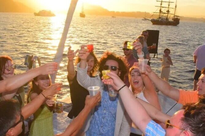 Sunset Boat Tour Includes Open Bar and Dinner - Key Points