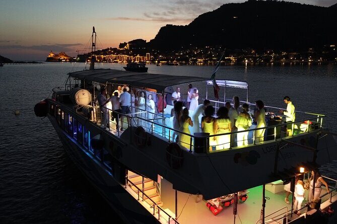 Sunset boat tour with aperitif - Key Points