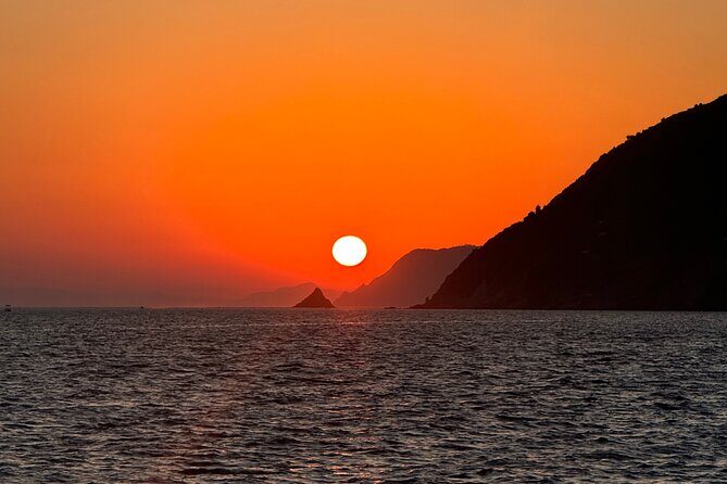 Sunset boat tour with aperitif - The Sum Up