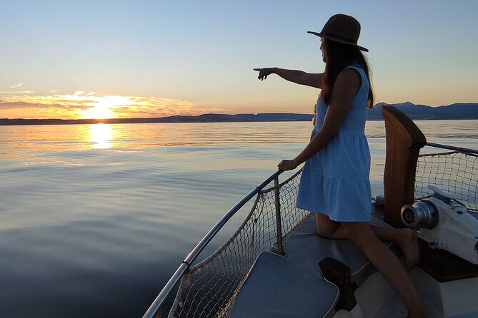 Sunset Boattrip + Tapa + Cava - Key Points