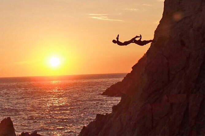 Sunset Dinner and Cliff Divers in Acapulco - A Detailed Look at the Experience