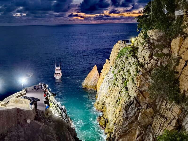 .Sunset High Cliff Divers Exhibition with Different Options, - Key Points