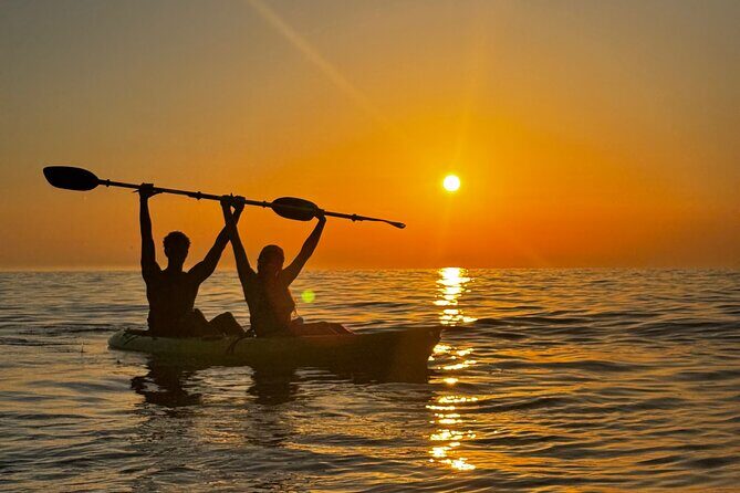 Sunset kayak/Sup tour - Lukova caves and Secret beaches - Introduction to the Experience