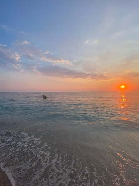 Sunset kayak/Sup tour - Lukova tiny caves and Secret beaches - The Return Paddle and Sunset Magic