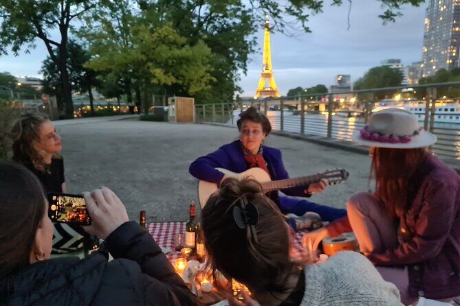 Sunset Picnic with View of Eiffel Tower and Live Music - Key Points