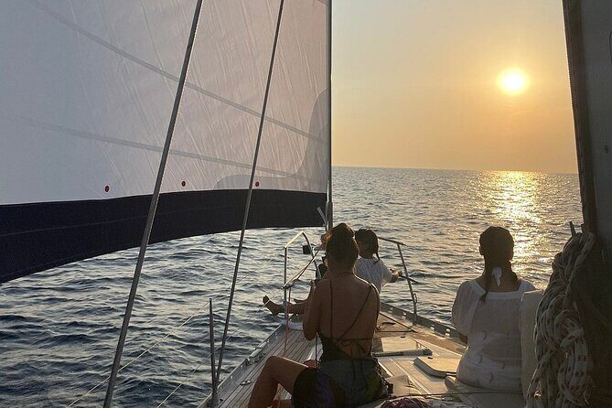 Sunset Sail Cruise to Rhenia, Mykonos Beach Safari, Dinner&Drinks - FAQ