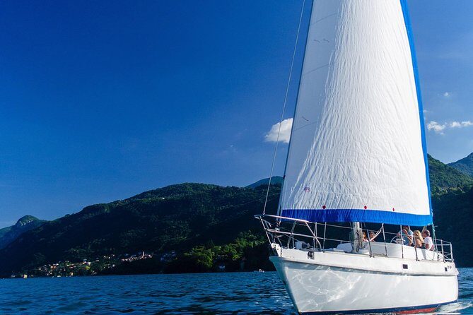 Sunset sailing on lake Como with Private Skipper - Key Points