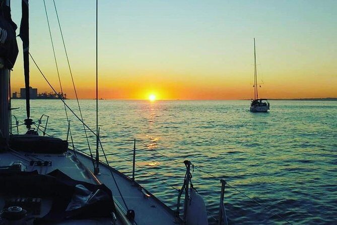 Sunset Sailing Tour On The Tagus River - The Itinerary: What to Expect