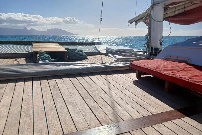 Sunset sailing trip on the Lagoon of Tahiti - The Experience: A Closer Look at the Details