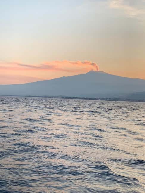 Sunset tour in search of dolphins with aperitif - Introduction