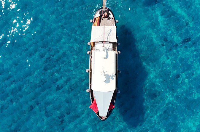 Sunset with dolphins on a vintage tugboat in Golfo Aranci - FAQ