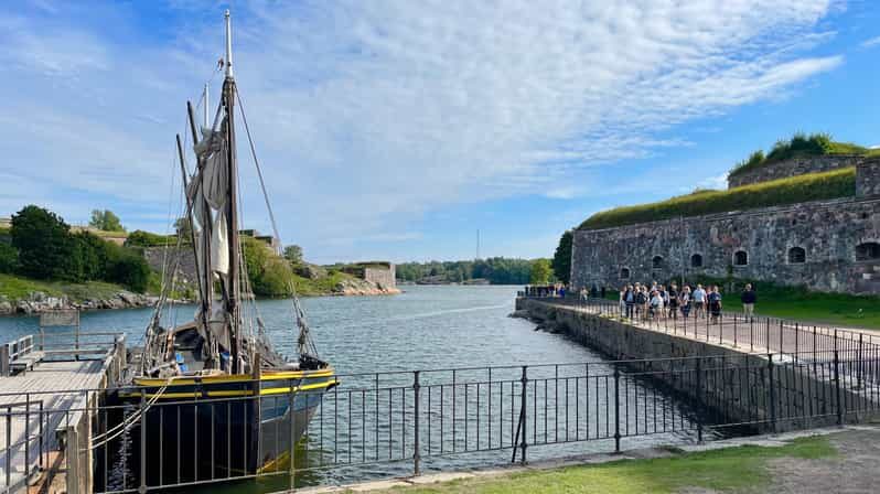 Suomenlinna tour in French with Doro - A Deep Dive into the Suomenlinna Tour Experience