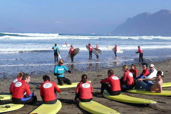 Surf class in Famara 9:15-12:00 or 11:45-14:30 (2h class) - The Value of the Tour