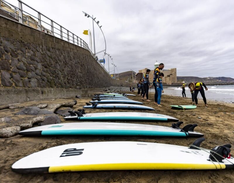 Surf lessons in Las Canteras Beach - Key Points