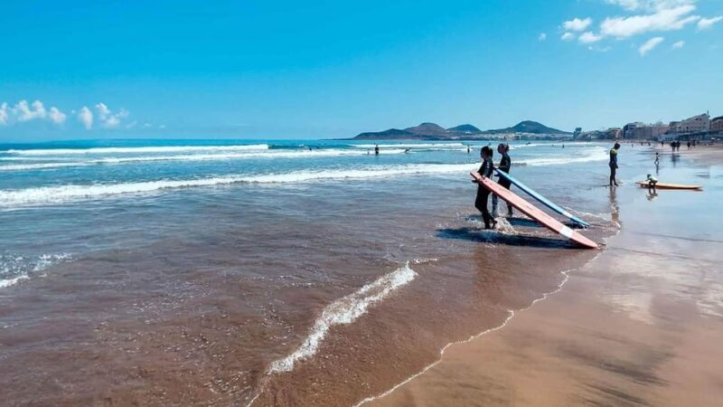 Surf lessons in Las Canteras Beach - FAQ
