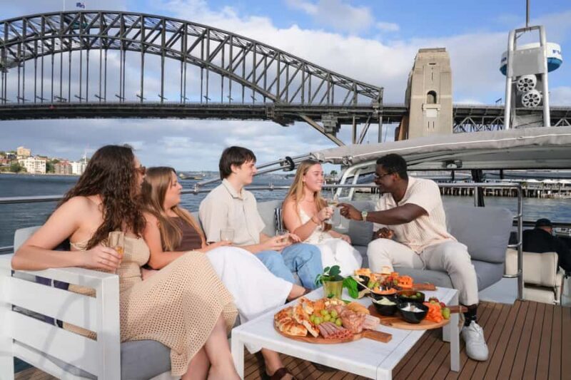 Sydney: Golden Glow Sunset Harbour Cruise with 1 Drink - Key Points
