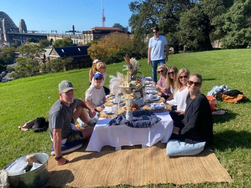 Sydney: Guided City Walk with Picnic Lunch - Key Points