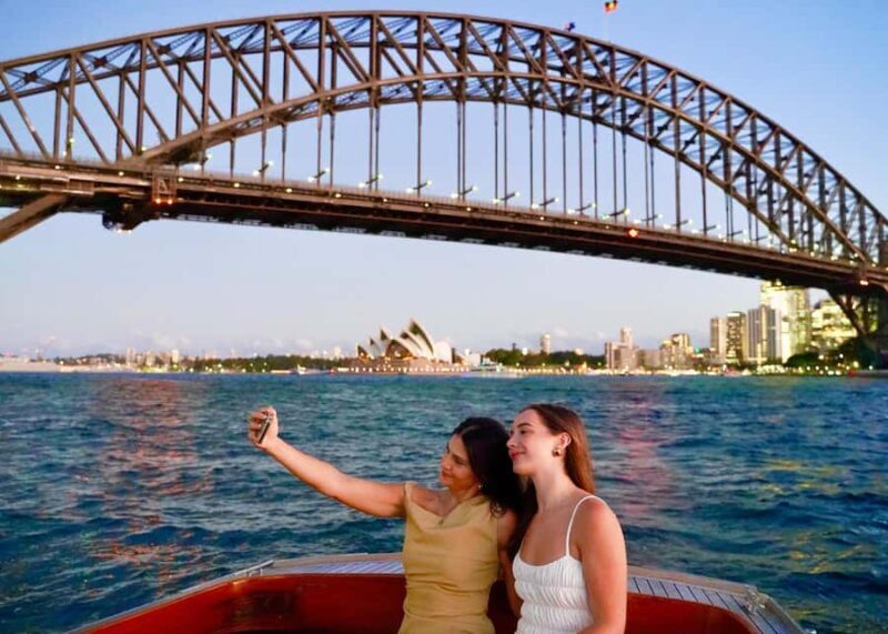 Sydney Harbour Iconic Sunset Selfies Tour - Key Points