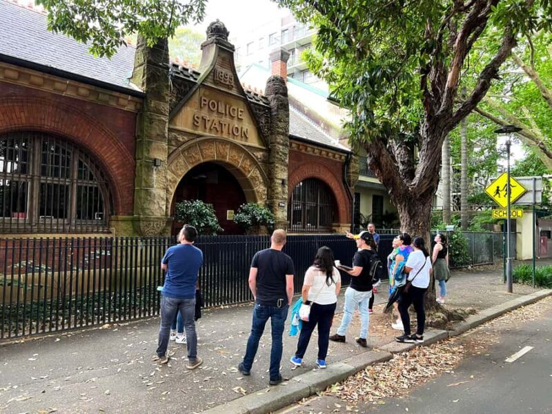 Sydney: Slum & Crime Scene History Tour with Colonial Pub - Exploring the Underworld: Gangs, Riots, and Figures of Infamy